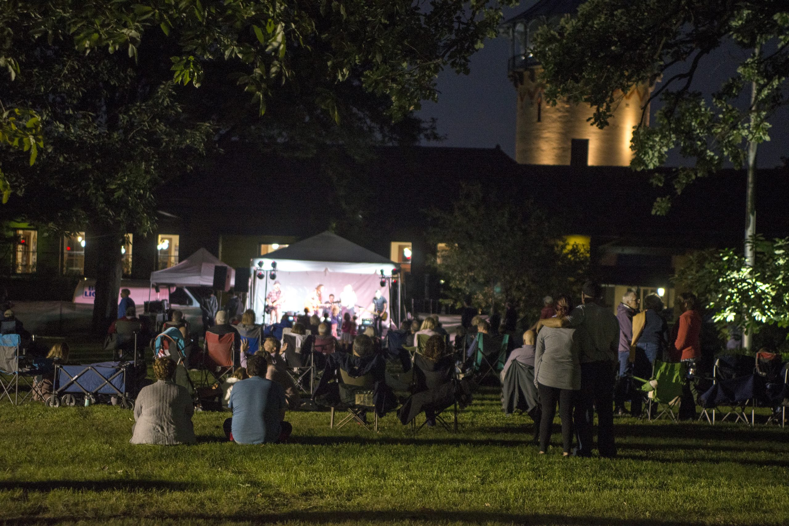 Riv-Inia in Riverside - Riverside-Brookfield Landmark