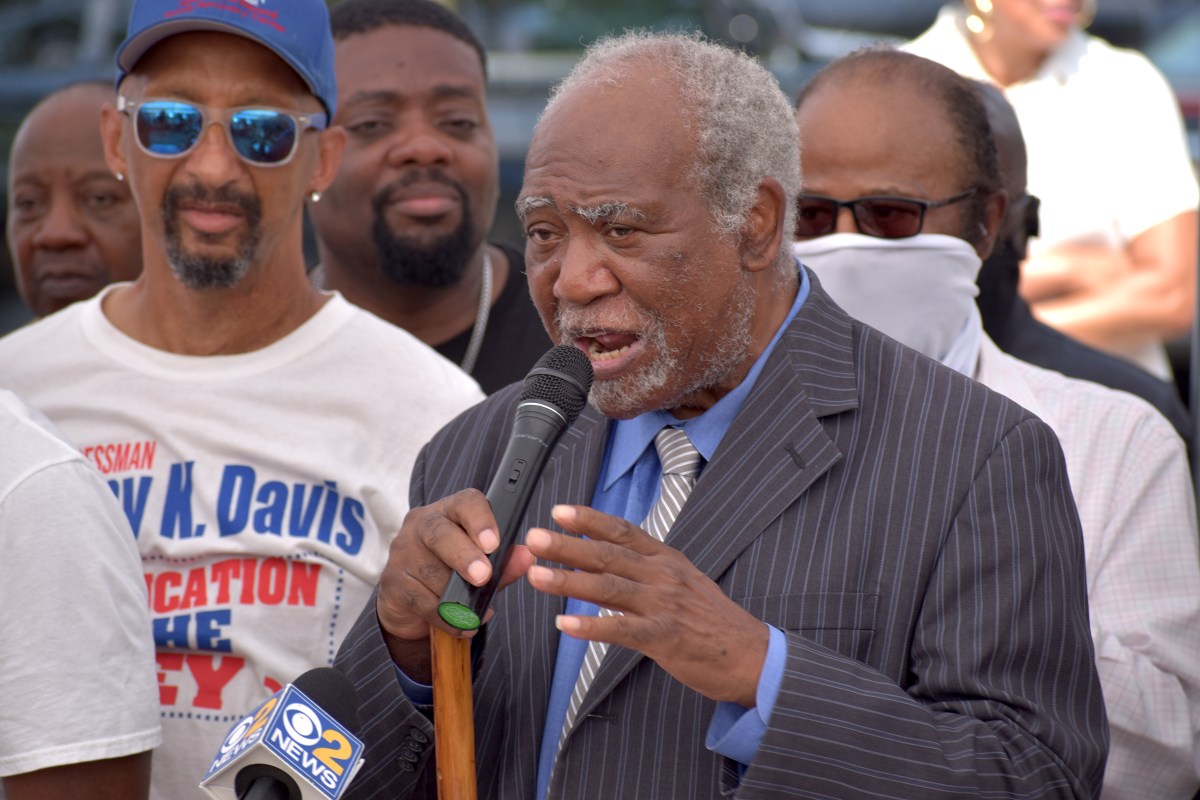 Race in 7th District primary is gathering contenders vs. Davis ...