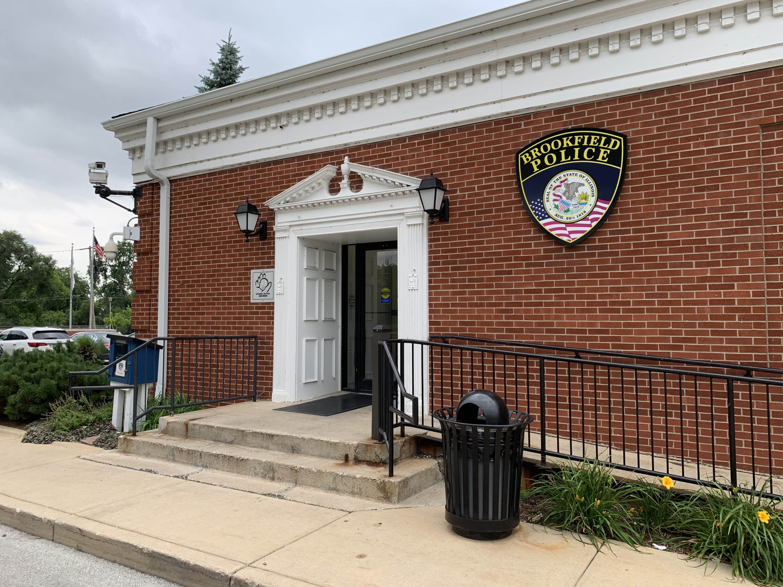 Car strikes pedestrian in Brookfield - Riverside-Brookfield Landmark