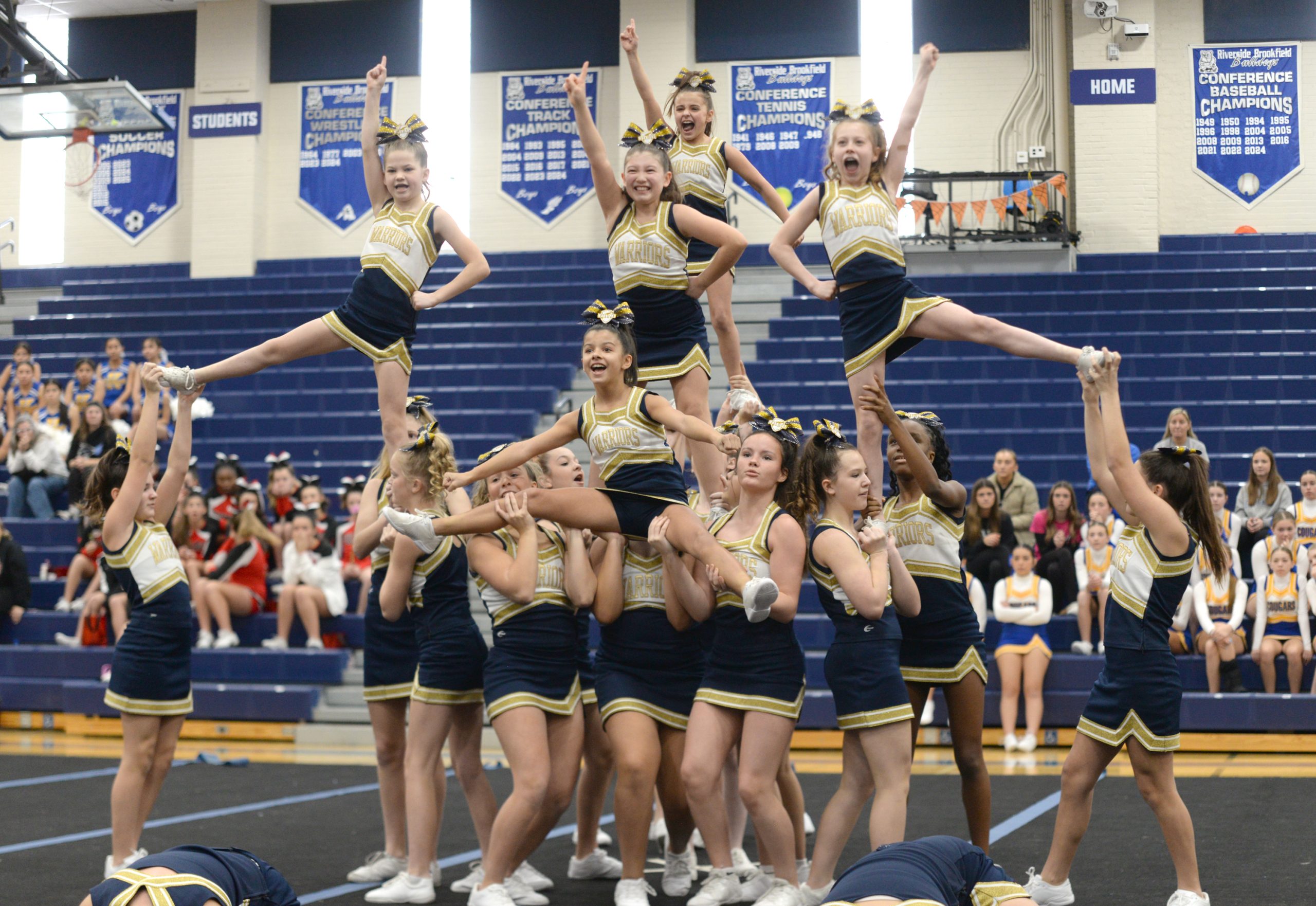 Photos: Komarek School Wildcats and SE Gross School Warriors ...